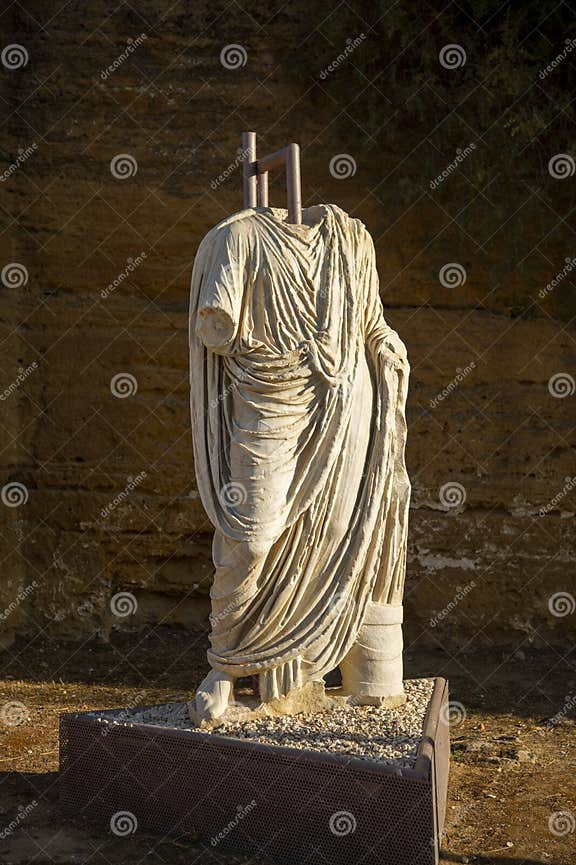 Statue without the Head in Temple Valley Editorial Photography - Image ...