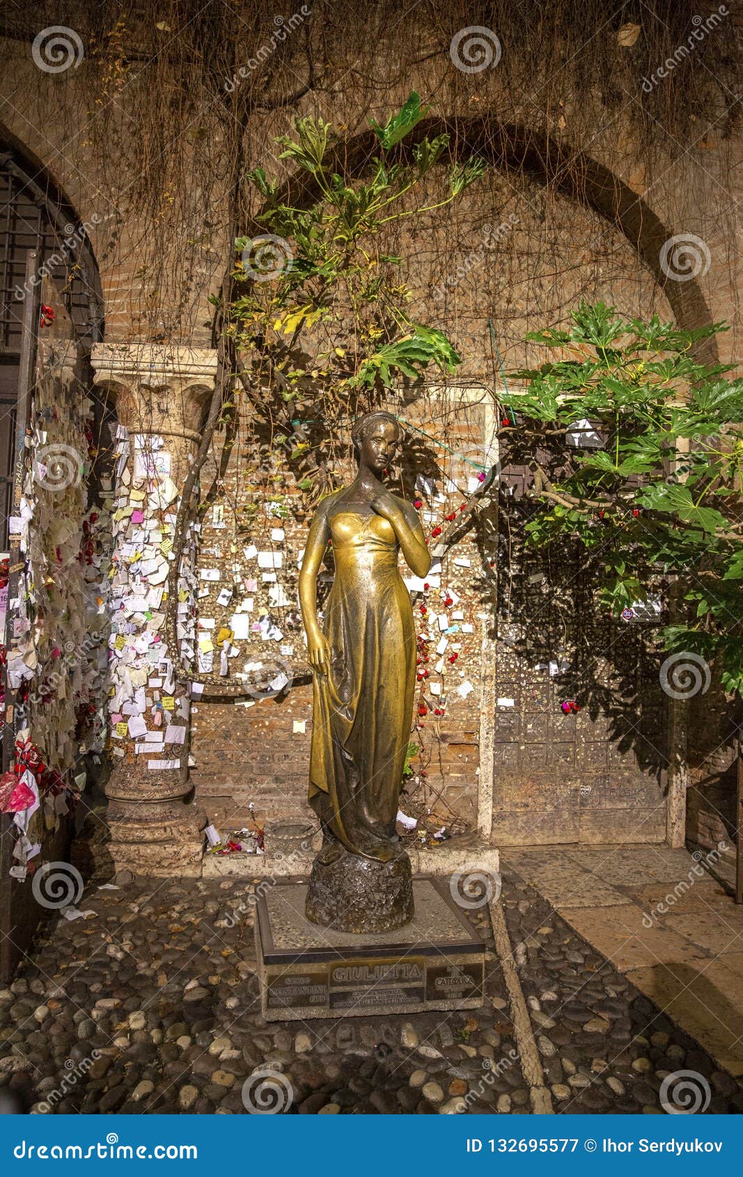 Statue of Juliet in Verona, Italy. Juliet`s House, the Main Attraction ... Statue of Juliet in Verona, Italy. Juliet`s House, the Main Attraction ...