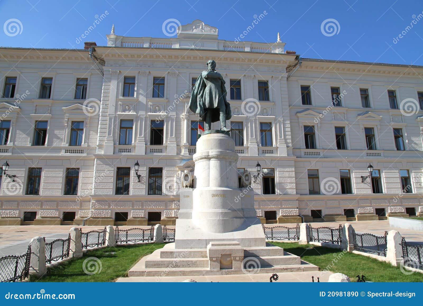 Statue of Kossuth stock photo. Image of architecture - 20981890