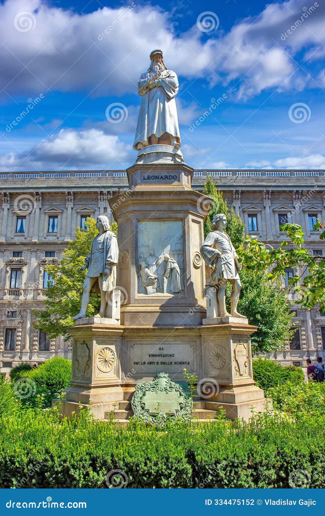 Statue of Leonardo Da Vinci in Milano, Italy Editorial Photography ...