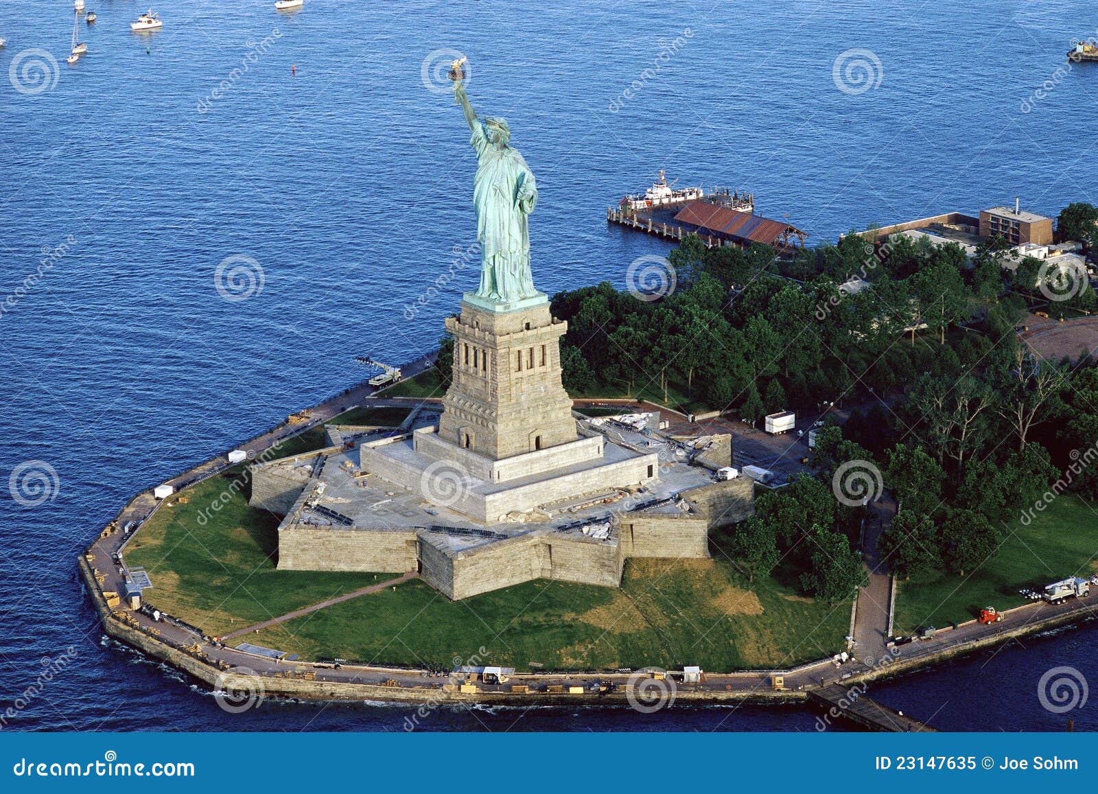 A Old Man Lifting A Statue Of Lord Ganesha Editorial Image ...