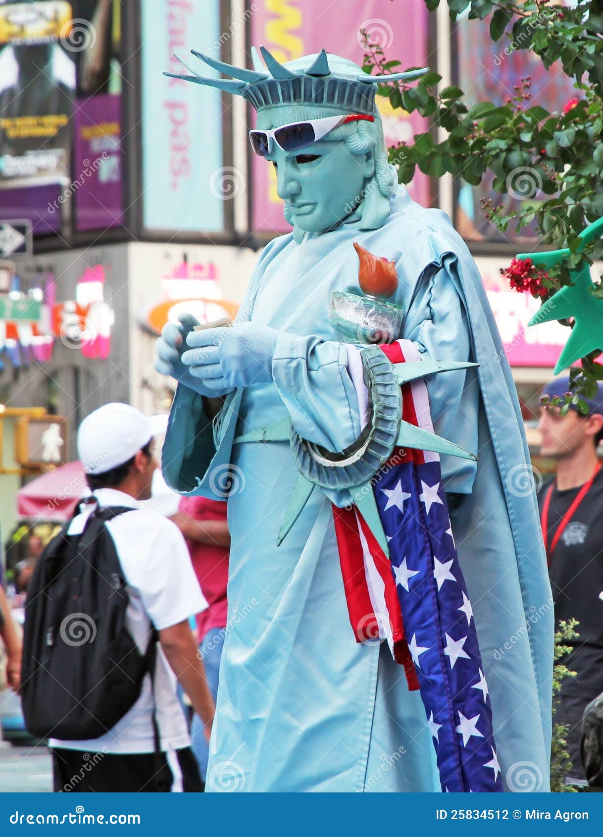 Statue of Liberty Mime editorial photography. Image of costume - 25834512