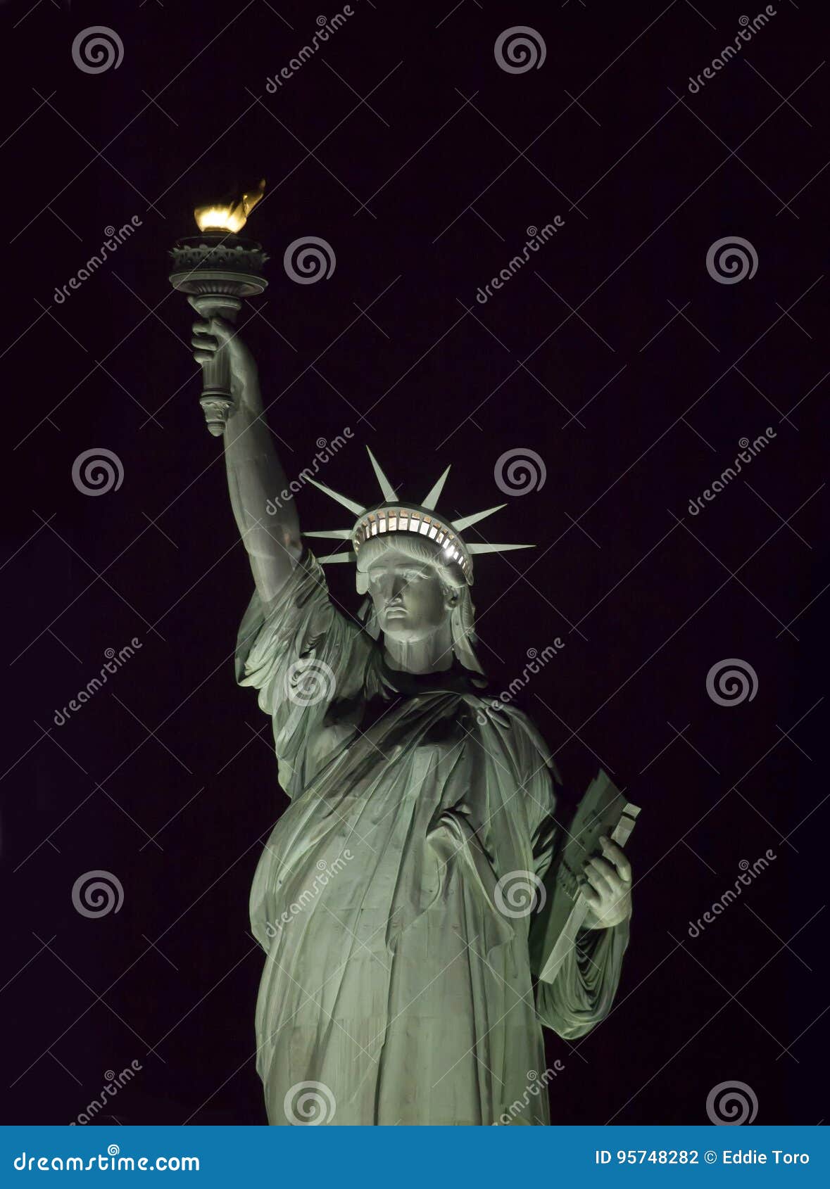 Statue of Liberty at night stock photo. Image of night - 95748282