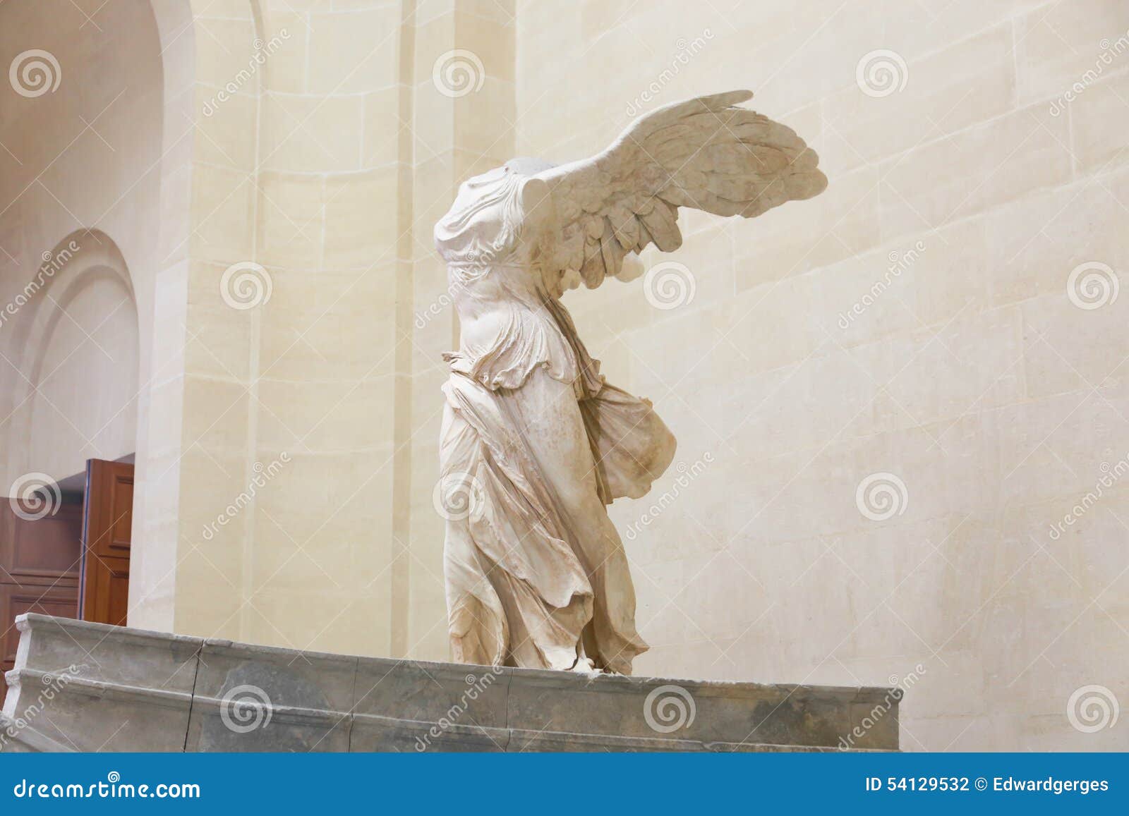 Statue in louvre editorial photography. Image of greek - 54129532