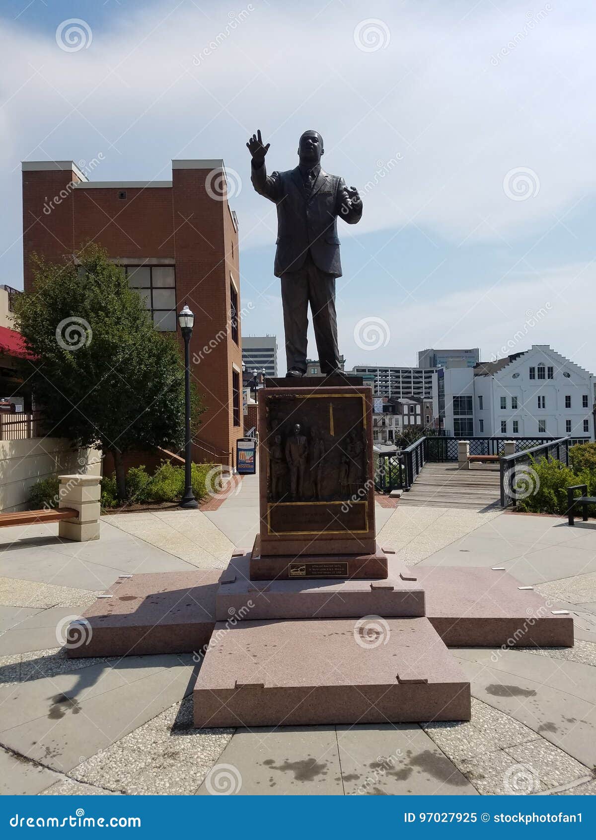 Statue of Martin Luther King in Roanoke, Virginia Editorial Image ... Statue of Martin Luther King in Roanoke, Virginia Editorial Image ...