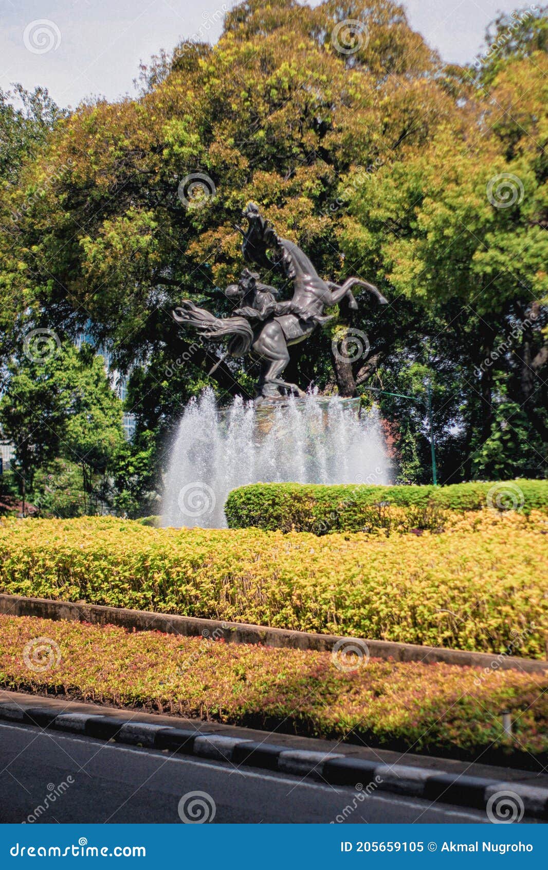 Statue at Menteng, Jakarta. Editorial Image - Image of tree, green ...