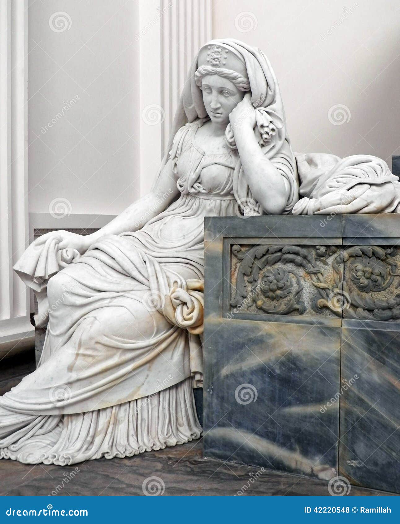 Statue Of Mourning Woman At Cemetery Stock Photography | CartoonDealer ...