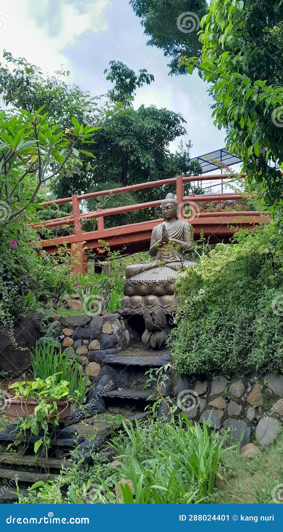 Statue near the bridge stock image. Image of bridge - 288024401