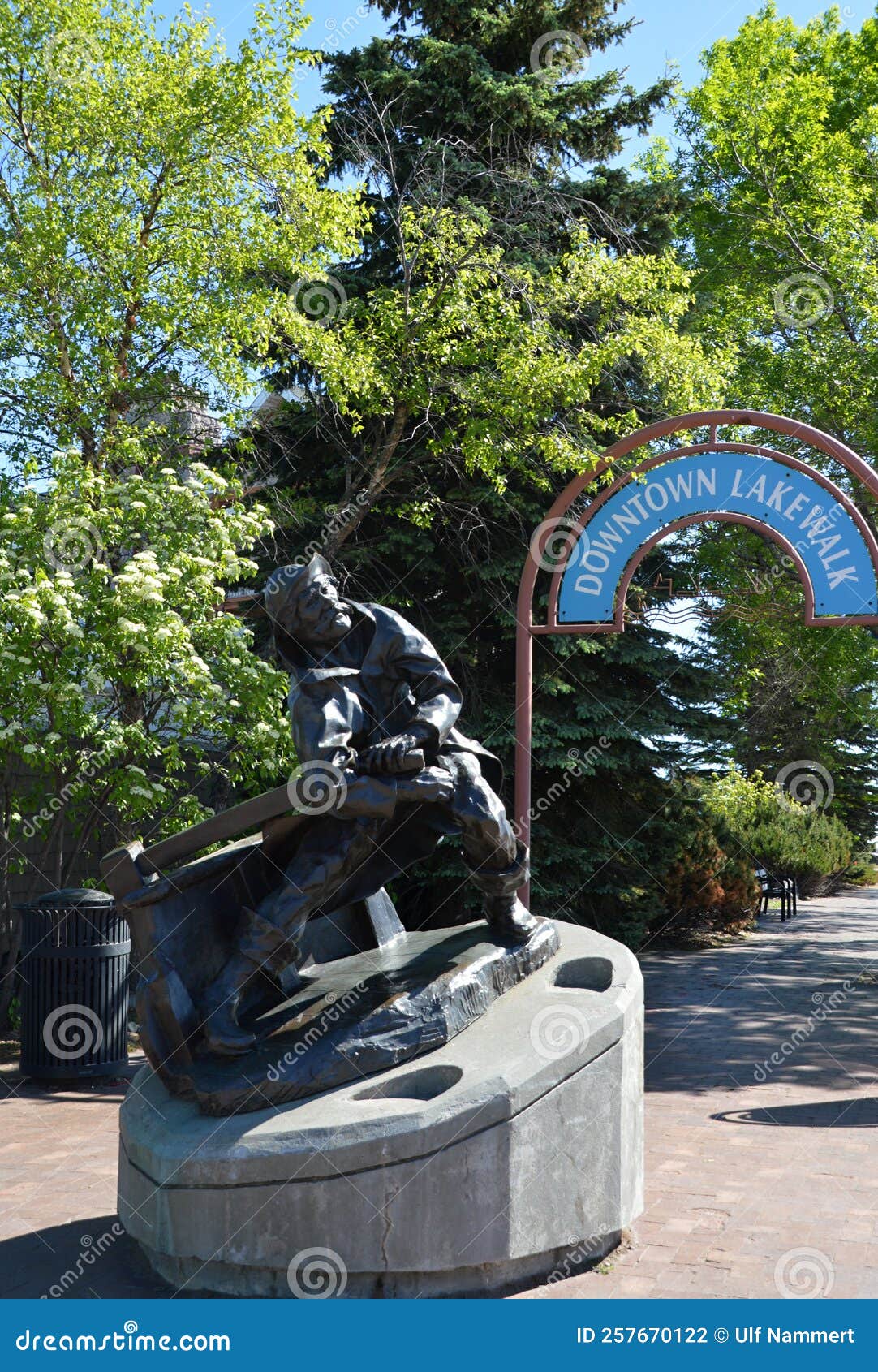 Statue in Park in the Town Duluth, Minnesota Editorial Photography ...