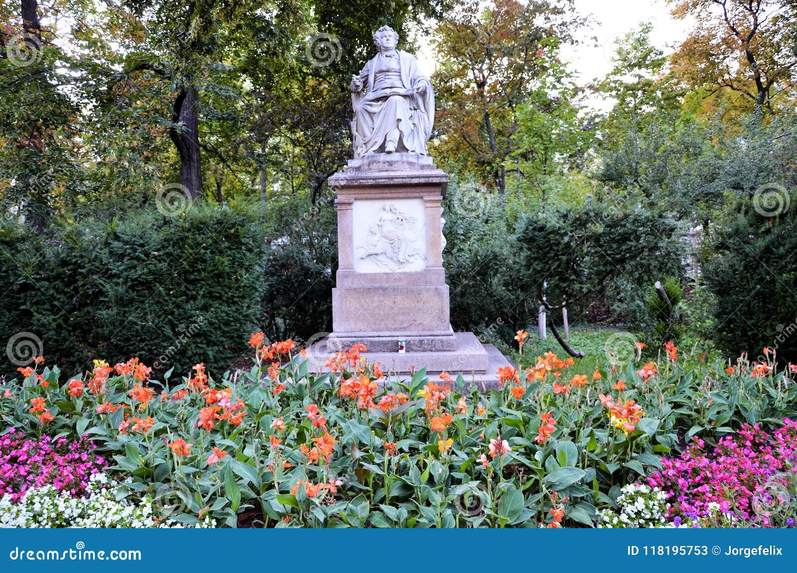 Statue in a park in Vienna stock image. Image of austria - 118195753