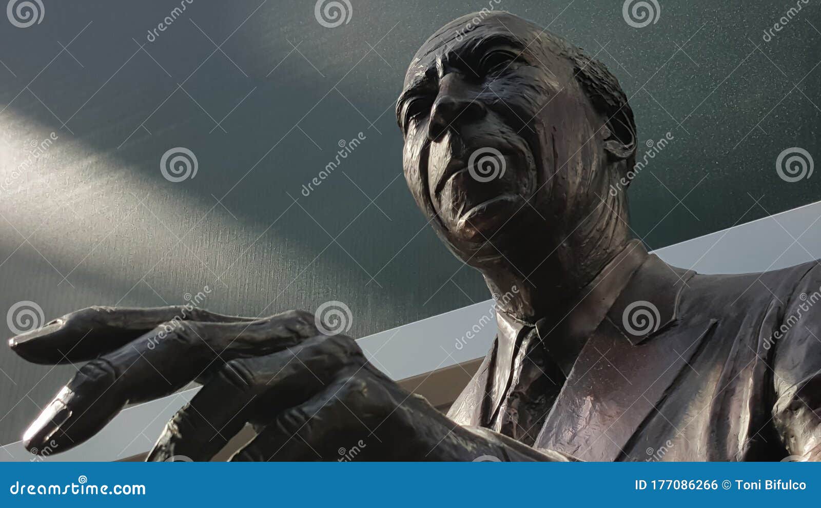 Statue Personality Bronze Museum Knowledge Editorial Photo - Image of ...