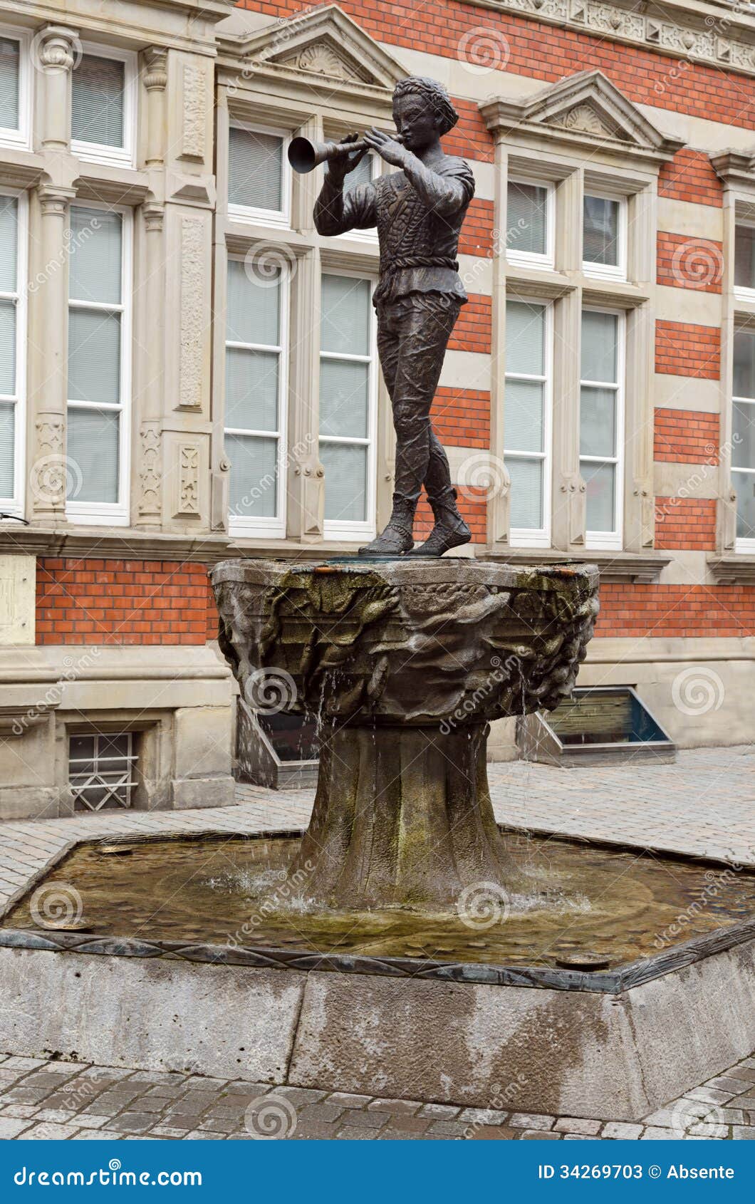 Statue of the Pied Piper stock image. Image of saxony - 34269703