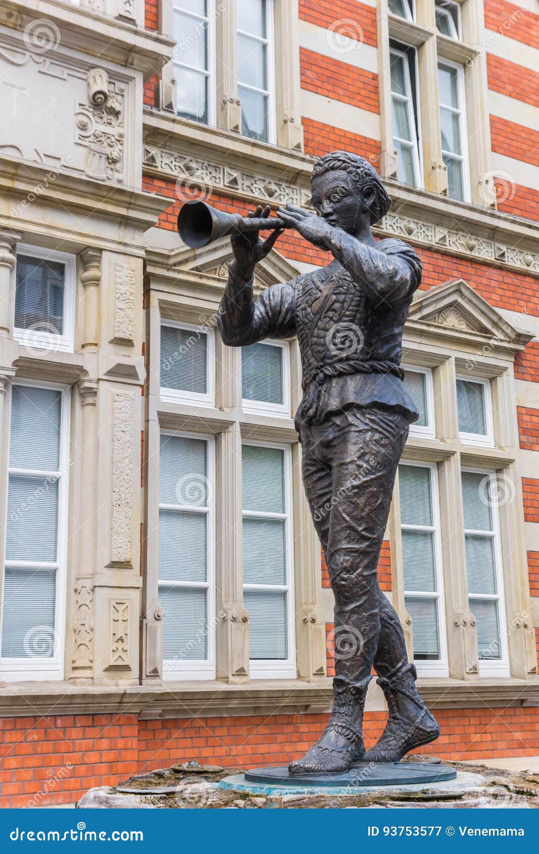 Statue of the Pied Piper of Hamelin in Hameln Editorial Photography ...