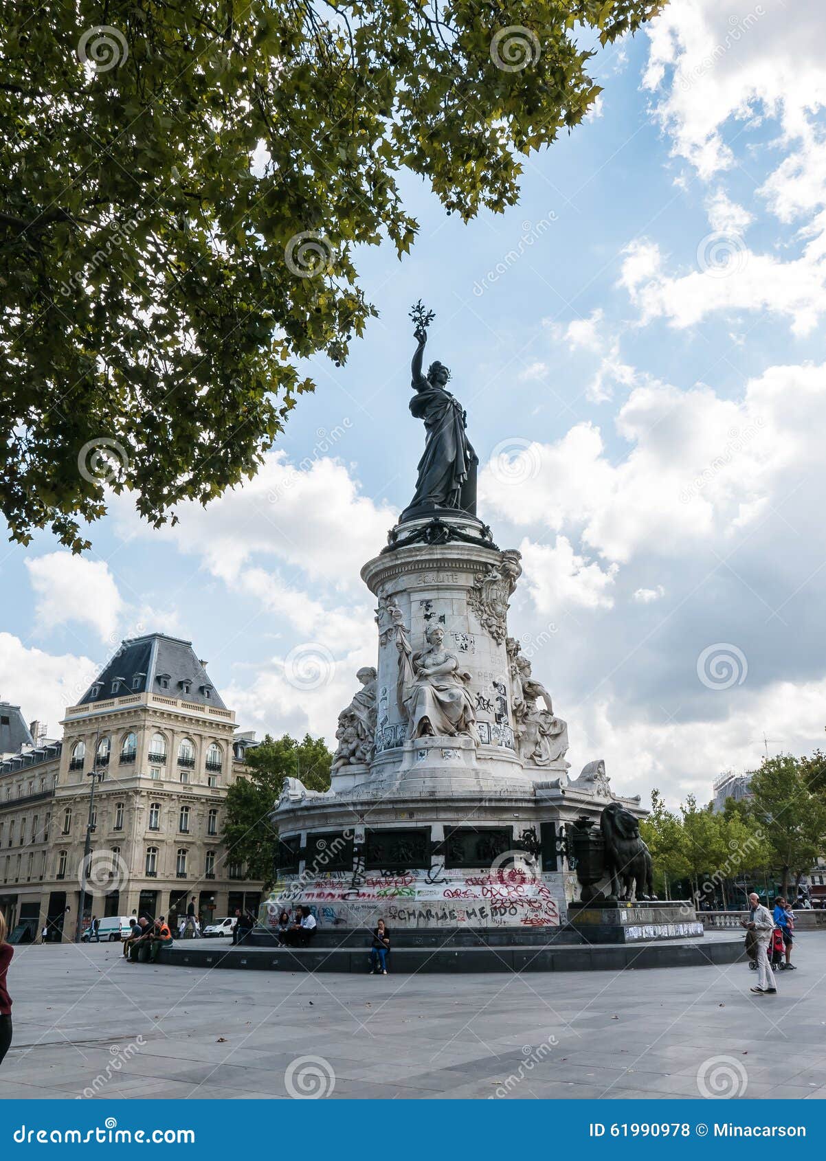 Statue Place De La Republique, Paris Redaktionelles Stockfoto - Bild ...