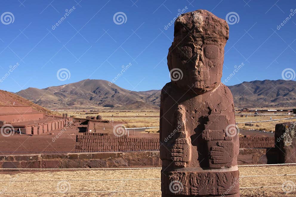 Statue and Pyramid in Tiwanaku Stock Photo - Image of tiwanaku, statue ...