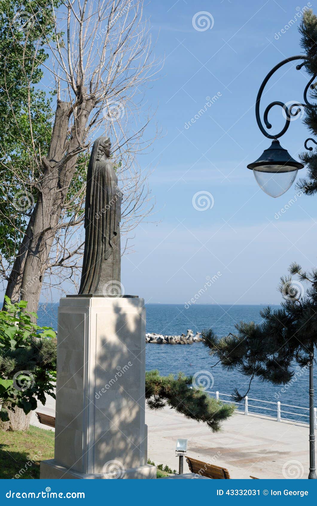 Statue of Queen Marie of Romania Stock Image - Image of sculpture, rock ...