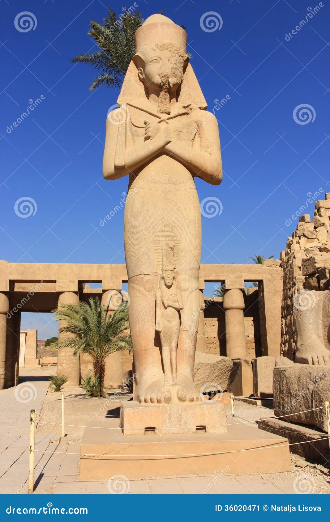 Statue of Ramses with His Daughter Merit-amen Stock Image - Image of ...
