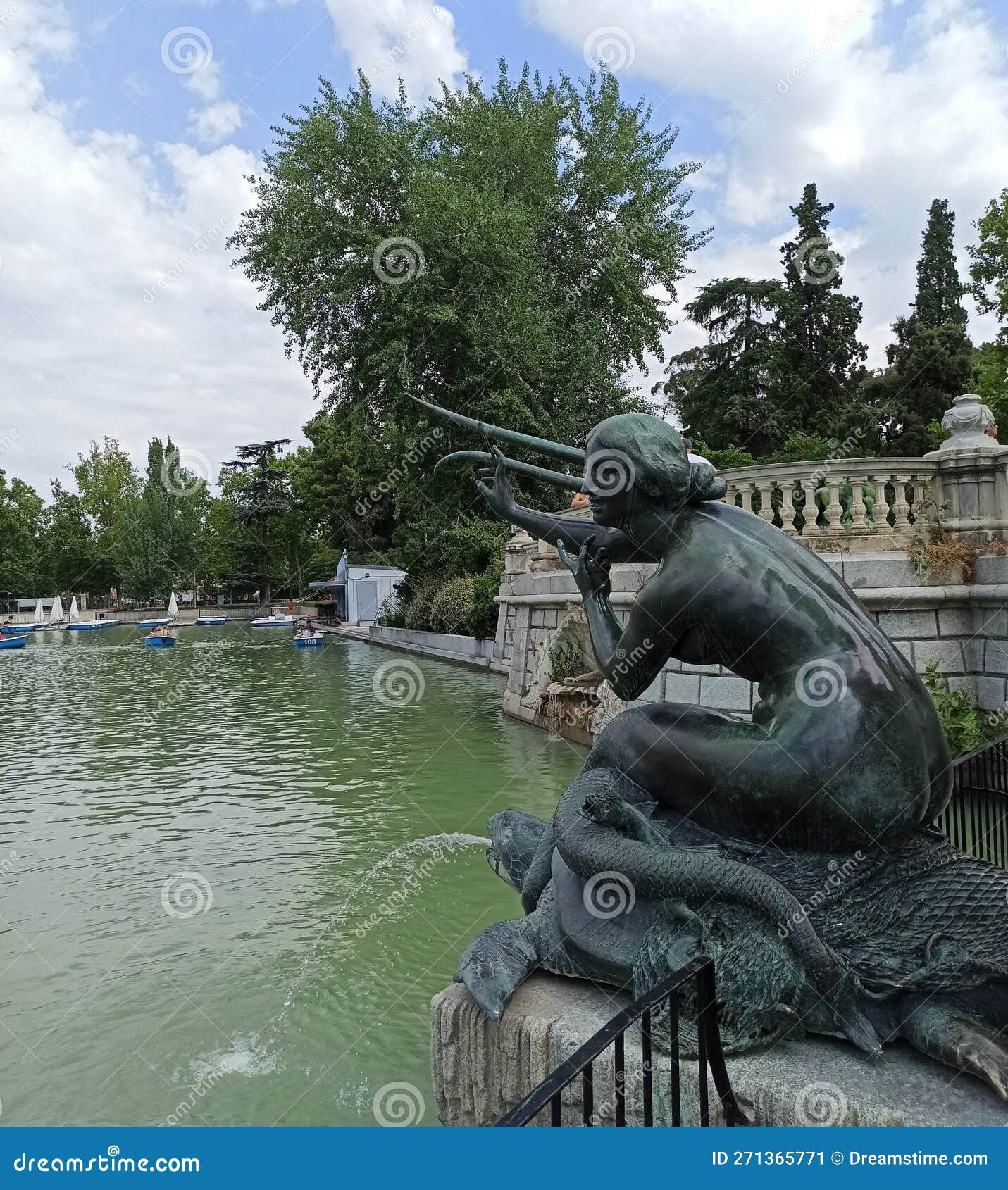 Statue in Retiro Park, Madrid. Stock Image - Image of retiro, statue ...
