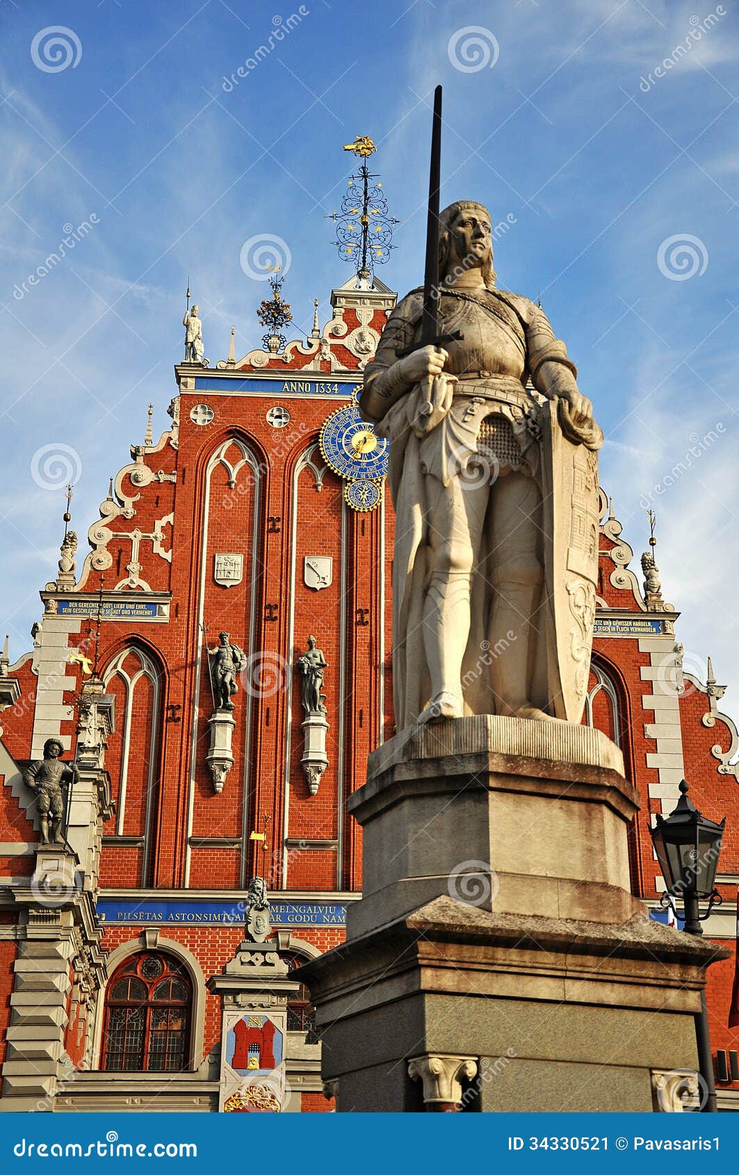Statue of Roland in Riga stock image. Image of okupatsiya - 34330521