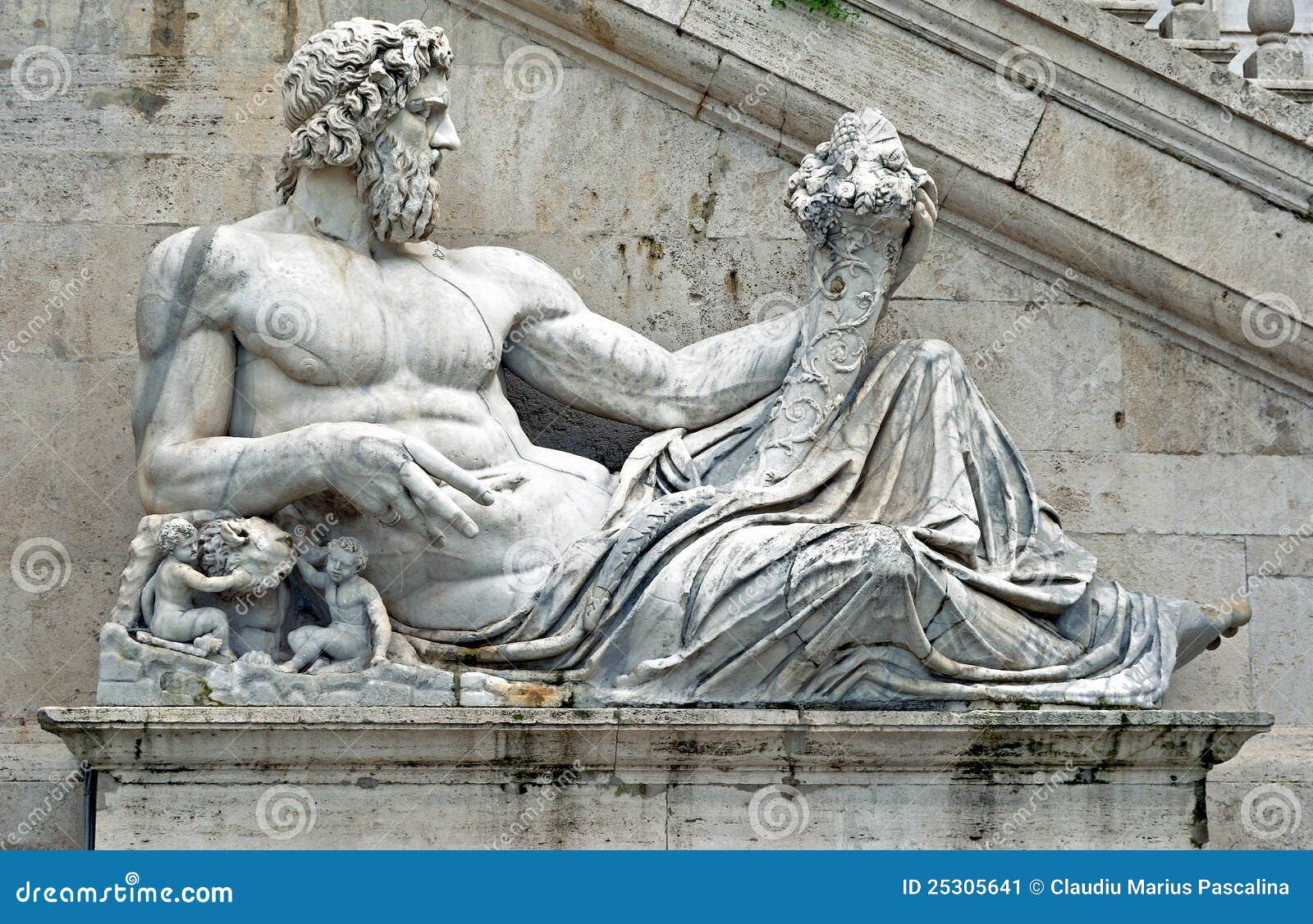 Statue in Rome stock image. Image of mythology, roman - 25305641