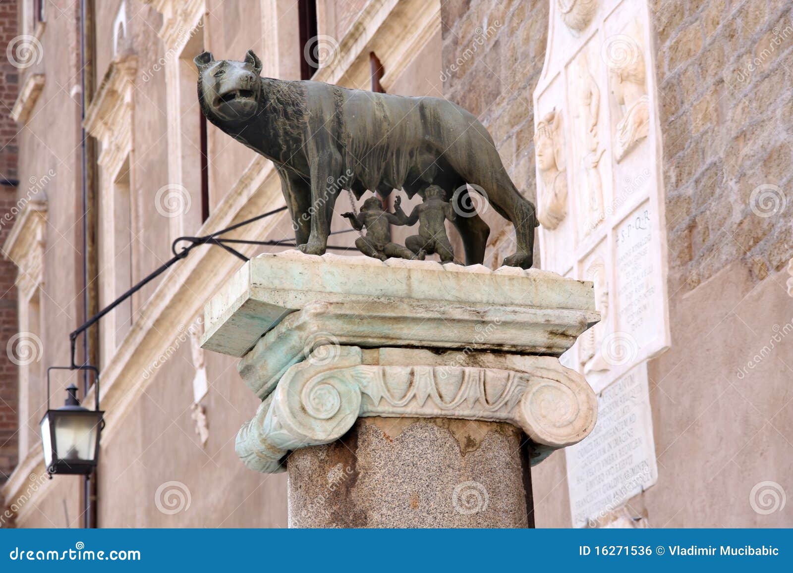 The Statue of Romul and Remus Stock Photo - Image of building, roman ...