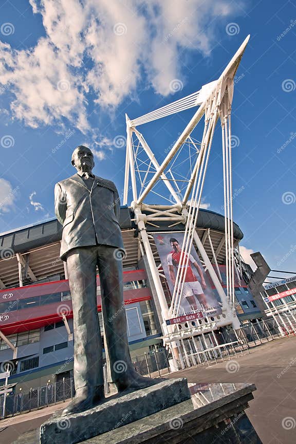 Statue of Sir Tasker Watkins Editorial Image - Image of millennium ...