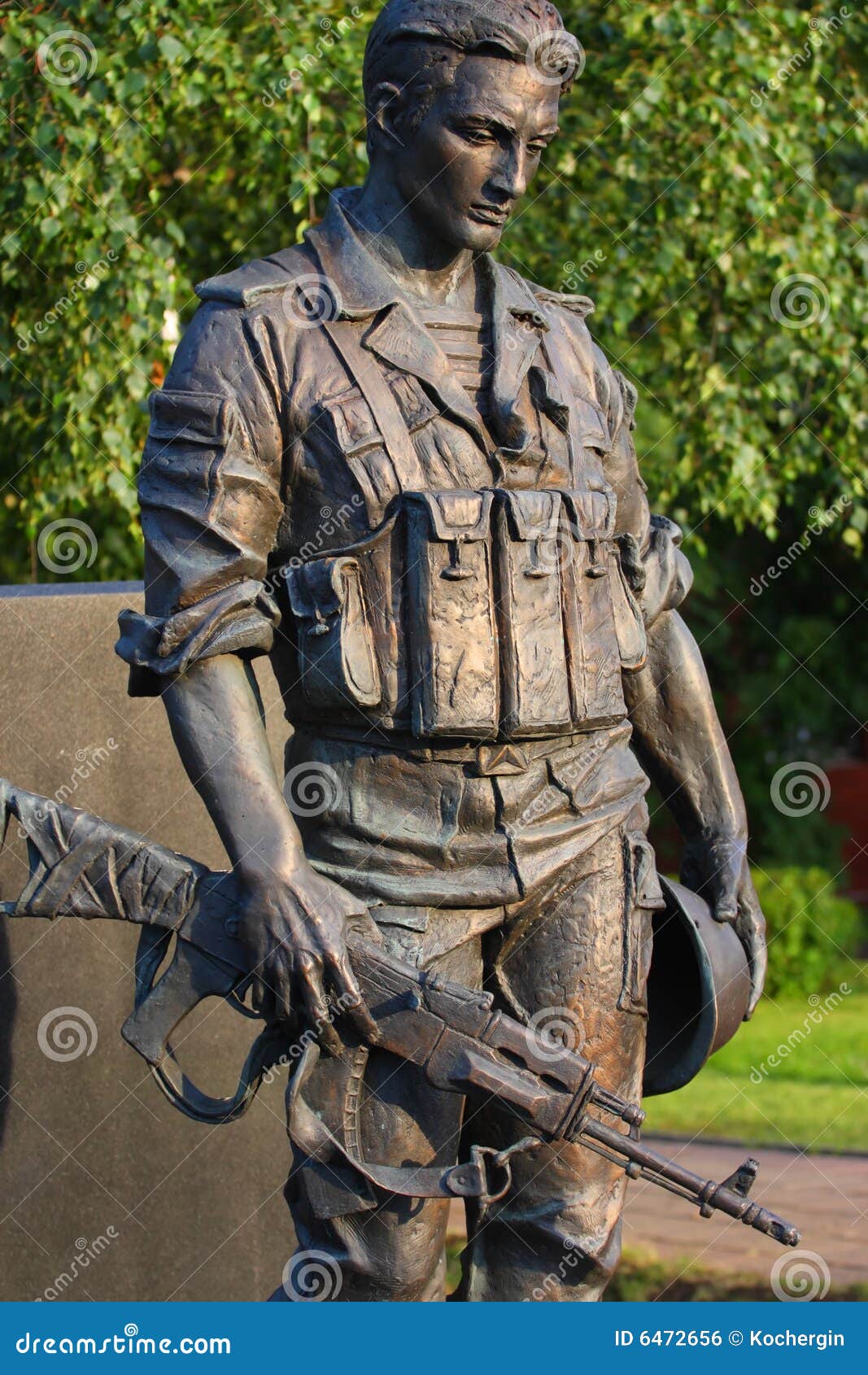 Statue of the soldier editorial photo. Image of honor - 6472656