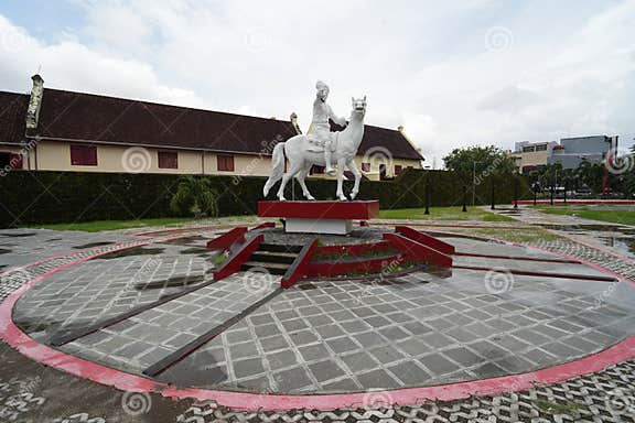 Statue of Sultan Hasanuddin Stock Photo - Image of nature, makassar ...