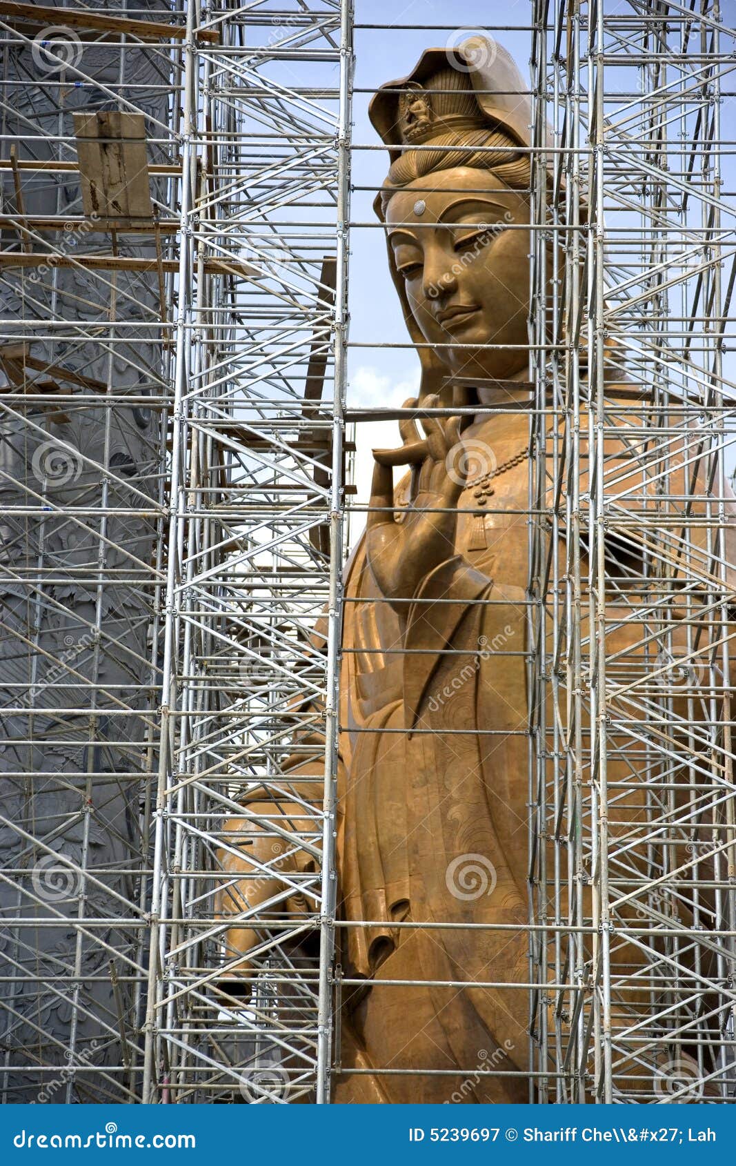 Statue under construction stock image. Image of gold, steel - 5239697