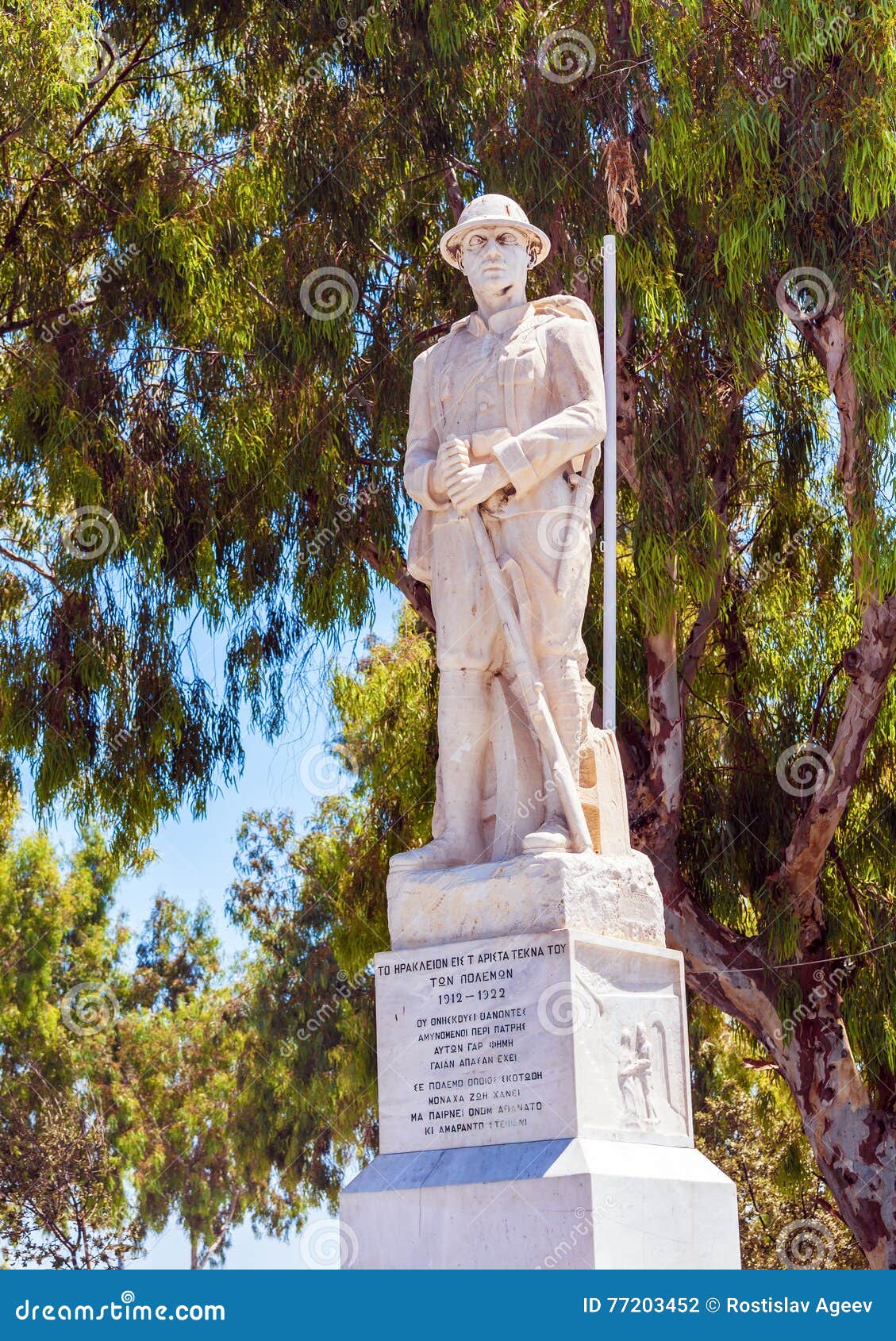 Statue of the Unknown Soldier in the Centre of Eleftherias Square ...