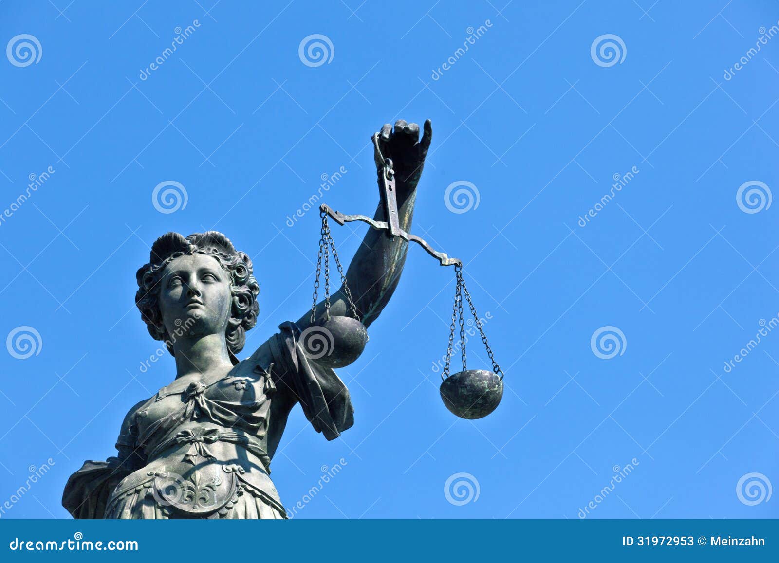 Statue Von Dame Justice Vor Dem Romer in Frankfurt Stockbild - Bild von ...