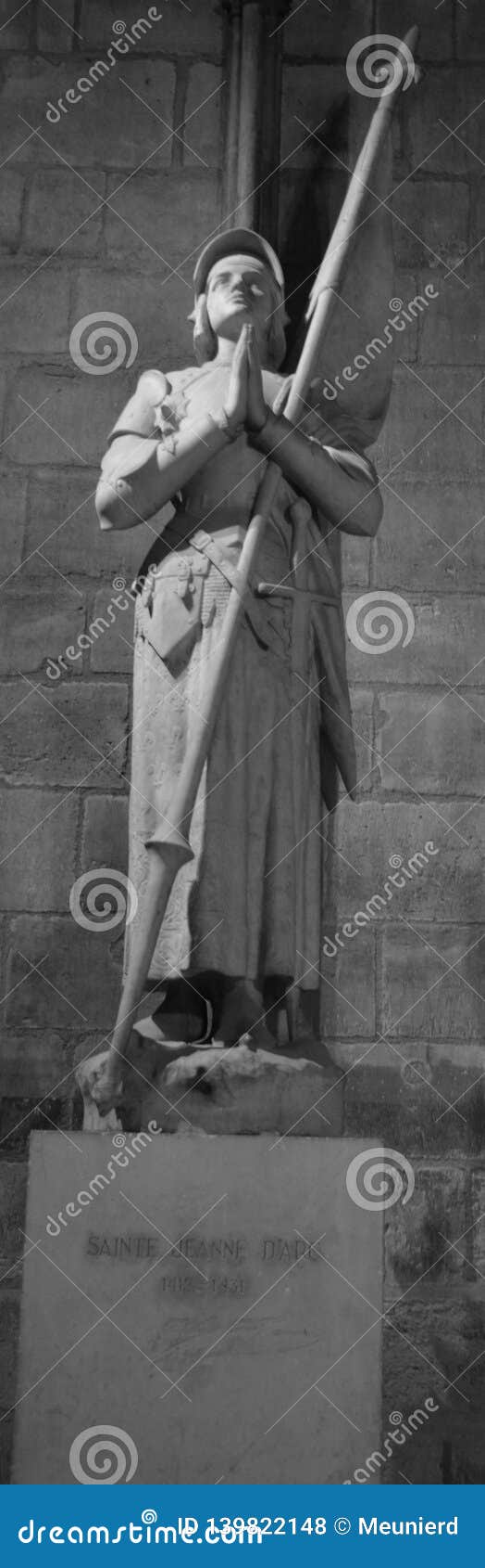 Statue von Jeanne d'Arc stockfoto. Bild von emblem, gotisch - 139822148