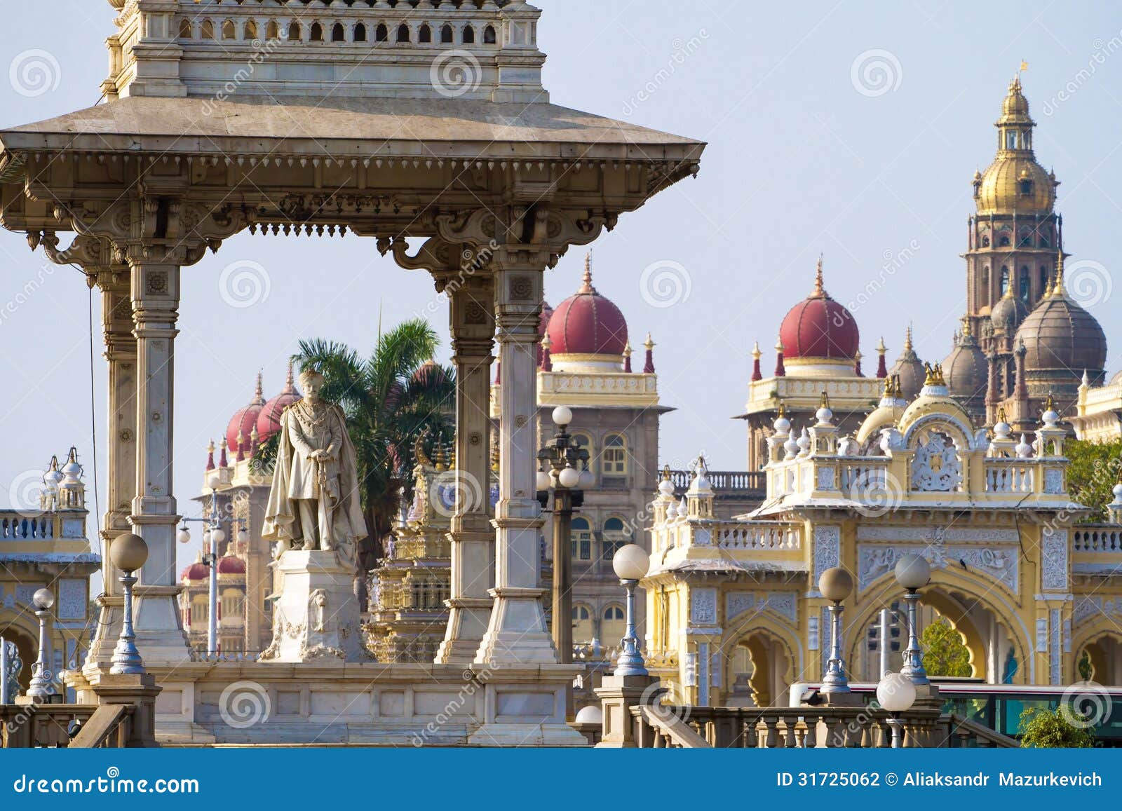 Statue Von Maharadscha Chamarajendar Wodeyar Stockfoto - Bild von ...