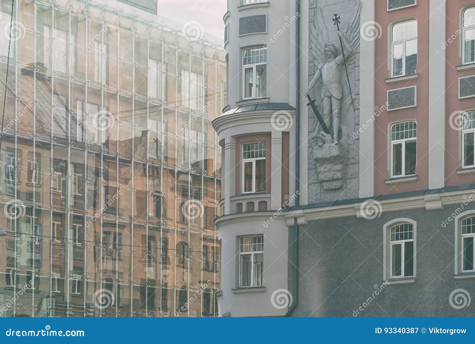 Statue Von Roland Auf Der Wand in Riga Stockbild - Bild von ...