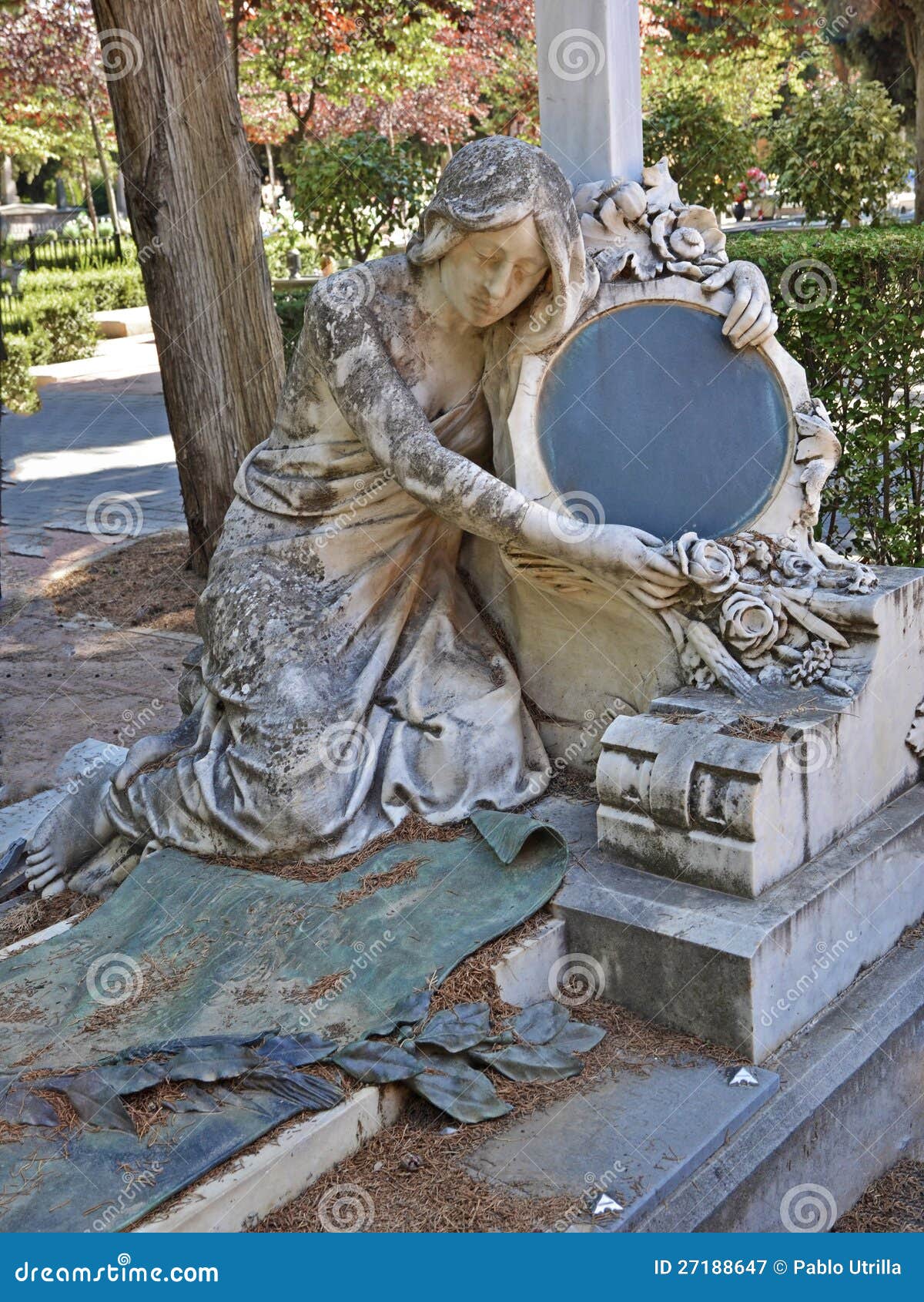 Statue of a Woman with Mirror Stock Image - Image of expression ...