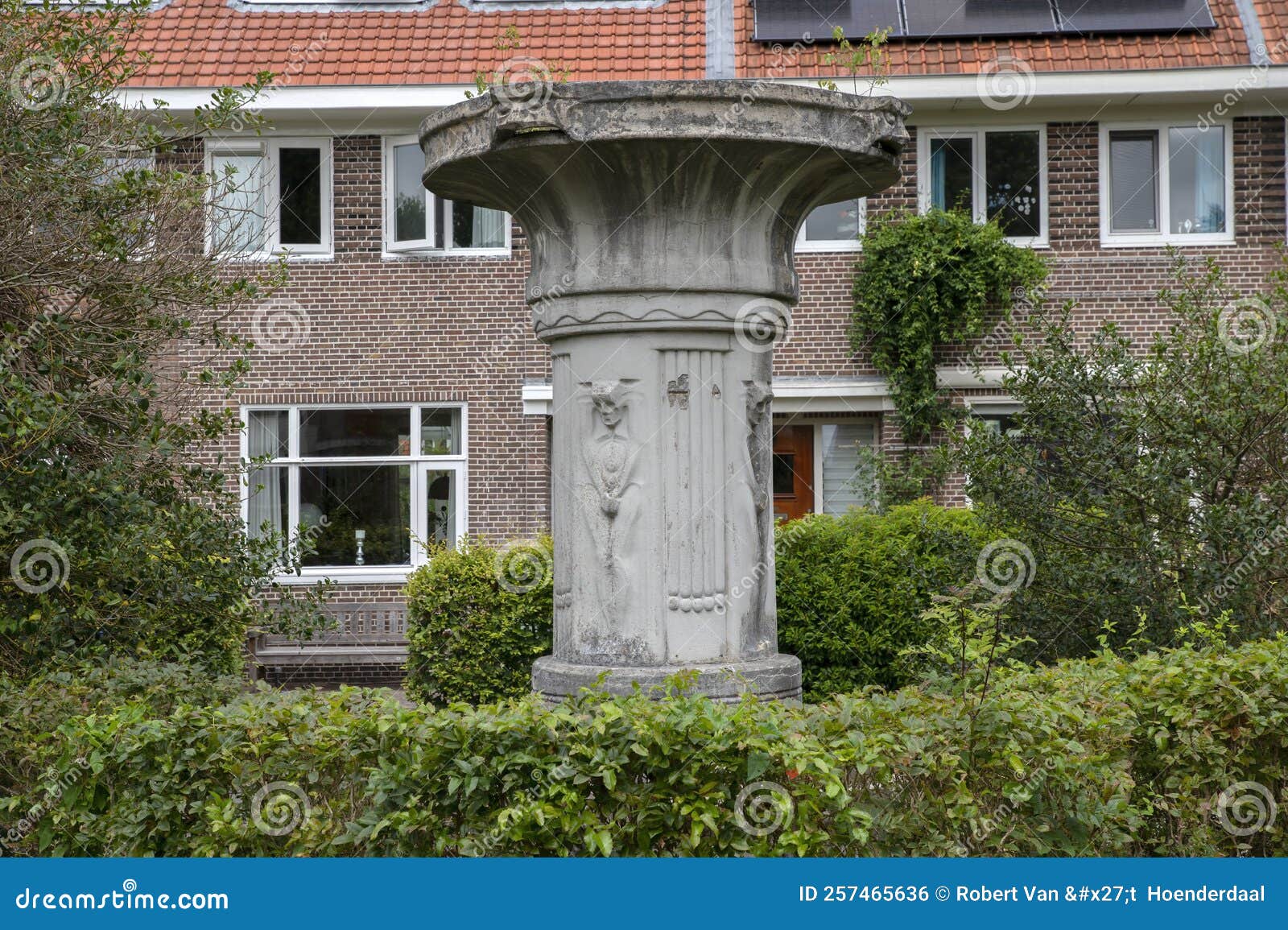 Statue Zuil Met Bloembak at Amstelveen the Netherlands 11-7-2022 ...