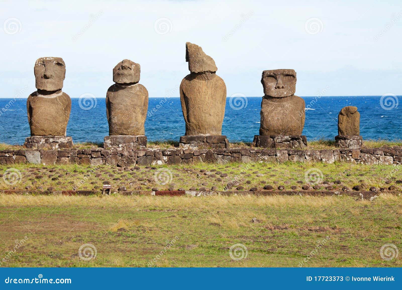 Statues at easter island stock image. Image of landscape - 17723373