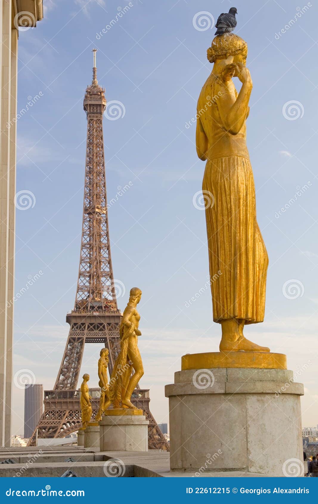 Statues and Eiffel Tower stock image. Image of statues - 22612215