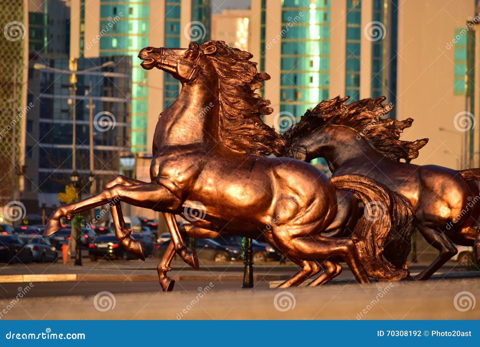 Statues En Bronze De Cheval à Astana Photographie éditorial - Image du ...