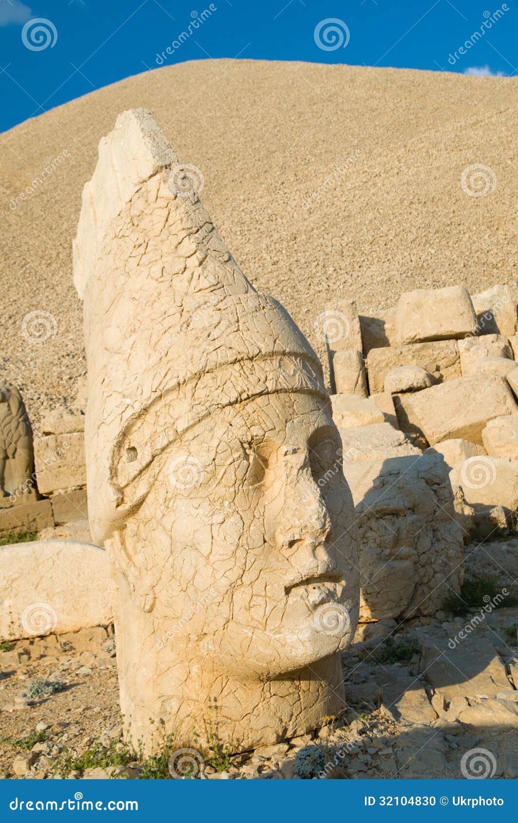 Statues on Nemrut mountain stock photo. Image of history - 32104830