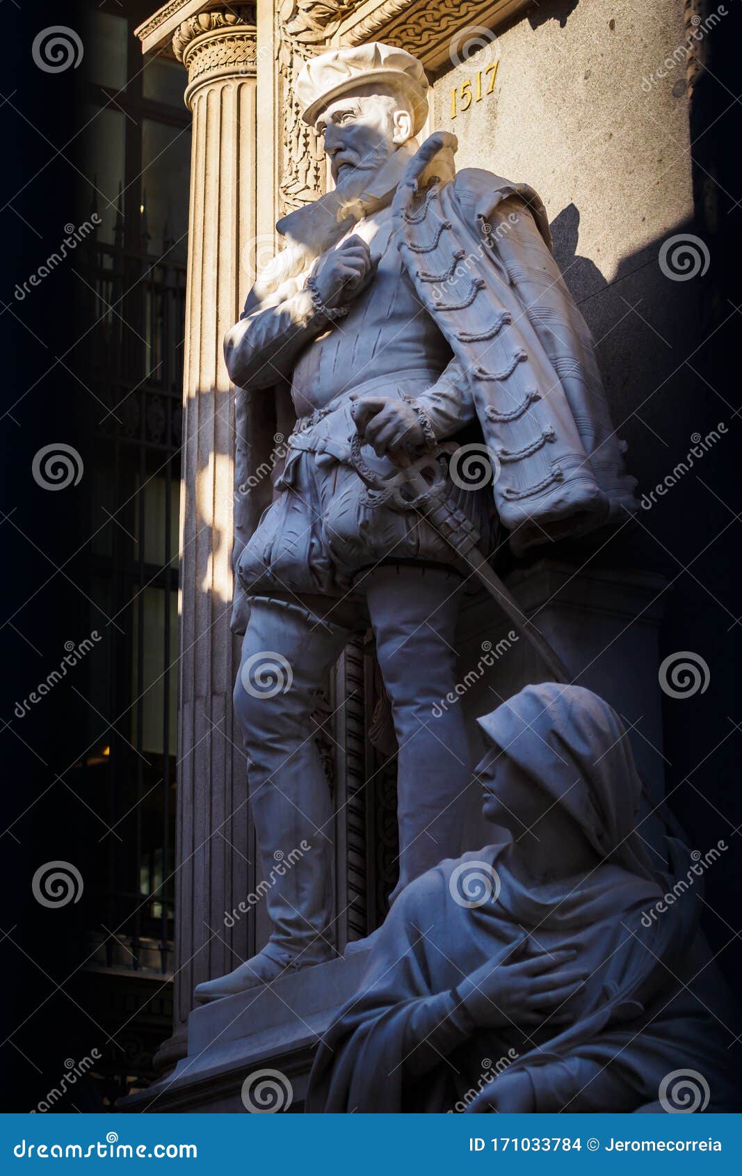 Statues from the Shadow To the Light Stock Photo - Image of louvre ...