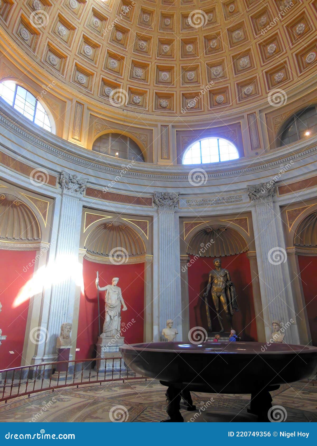 Statues Under Dome Ceiling of Palace Editorial Photo - Image of dome ...