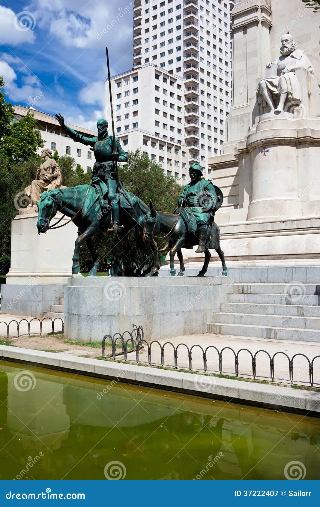 Staty i Madrid fotografering för bildbyråer. Bild av häst - 37222407