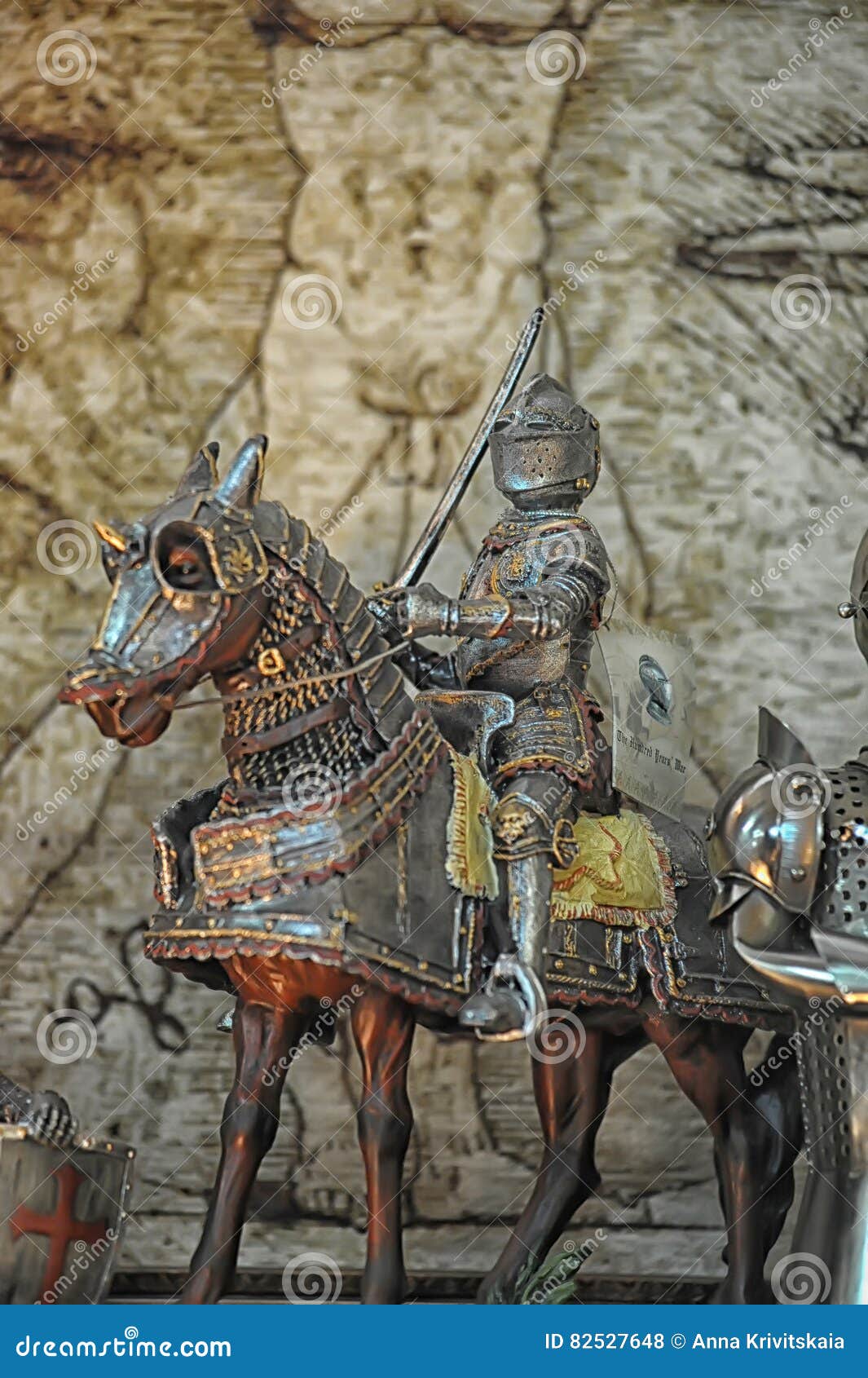 Statyett av en riddare arkivfoto. Bild av besegrare, ammunition - 82527648