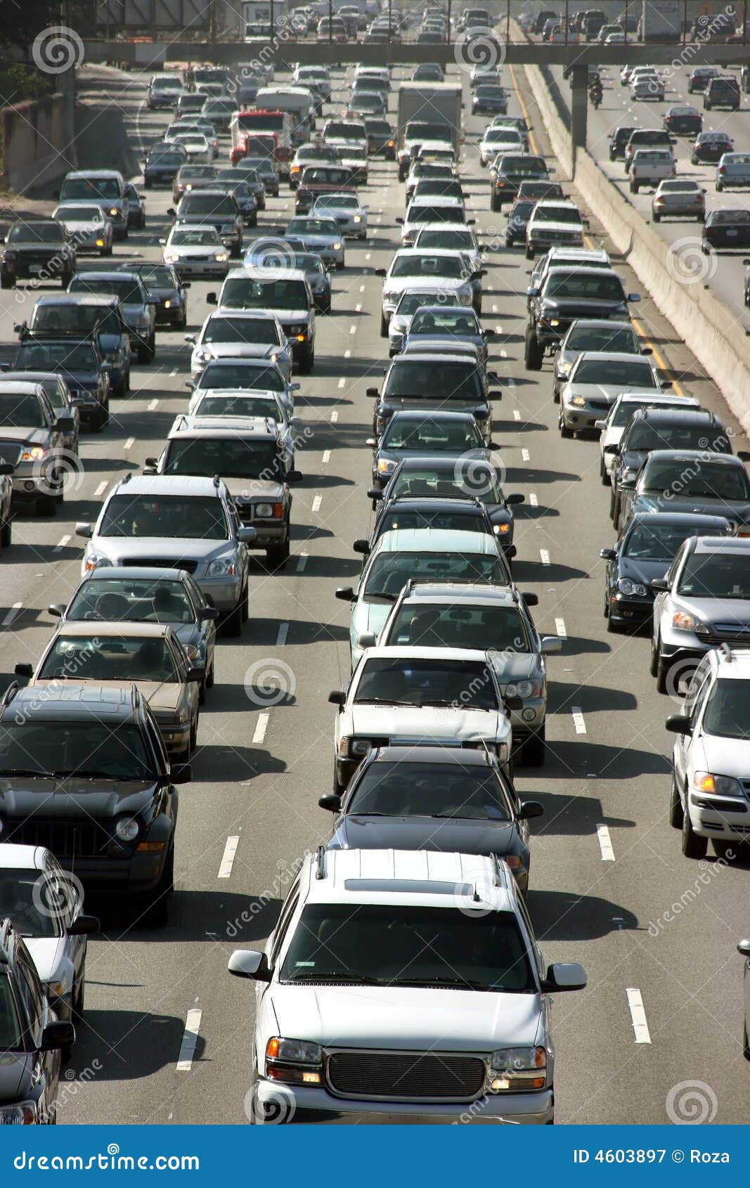 Stau in Los Angeles stockbild. Bild von kraftstoff, frustration - 4603897