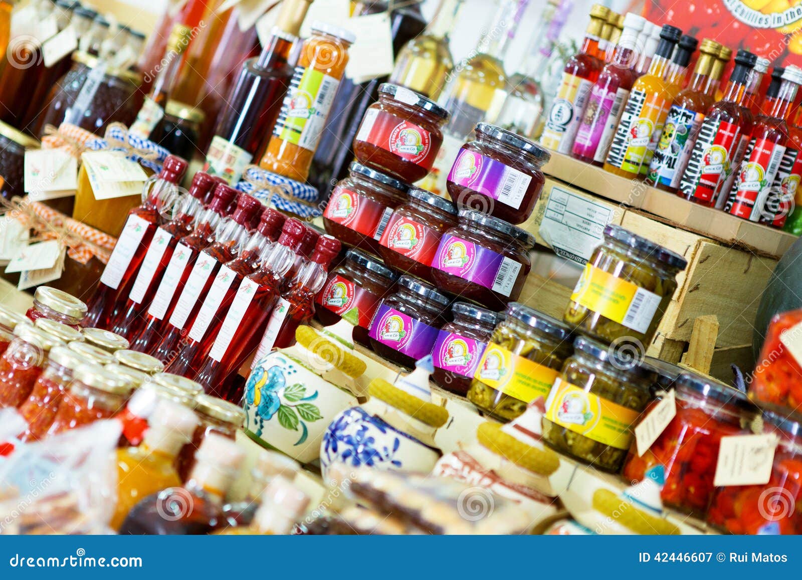 Staus und Konserven redaktionelles stockfotografie. Bild von verpacken ...