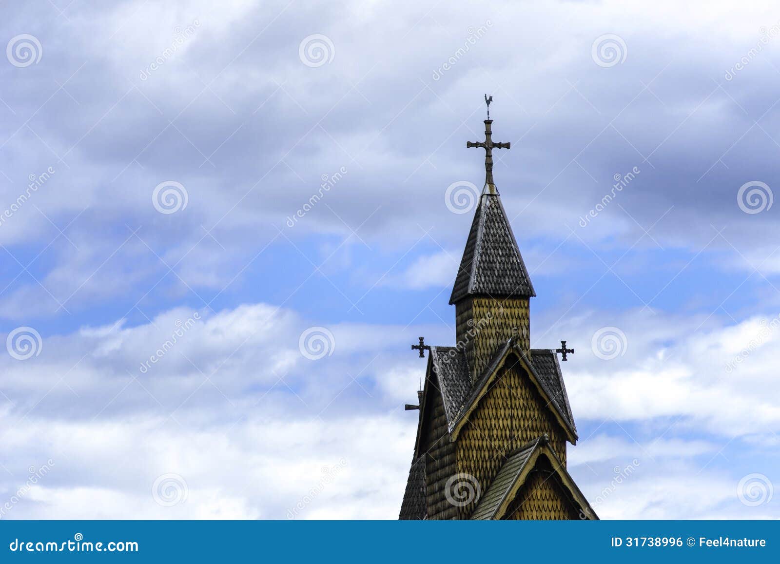 Stave Church Detail Dans Le Ciel Photo stock - Image du centrale ...