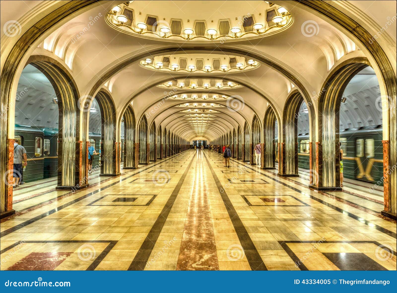 Stazione Della Metropolitana Di Mayakovskaya, Mosca Immagine Stock ...
