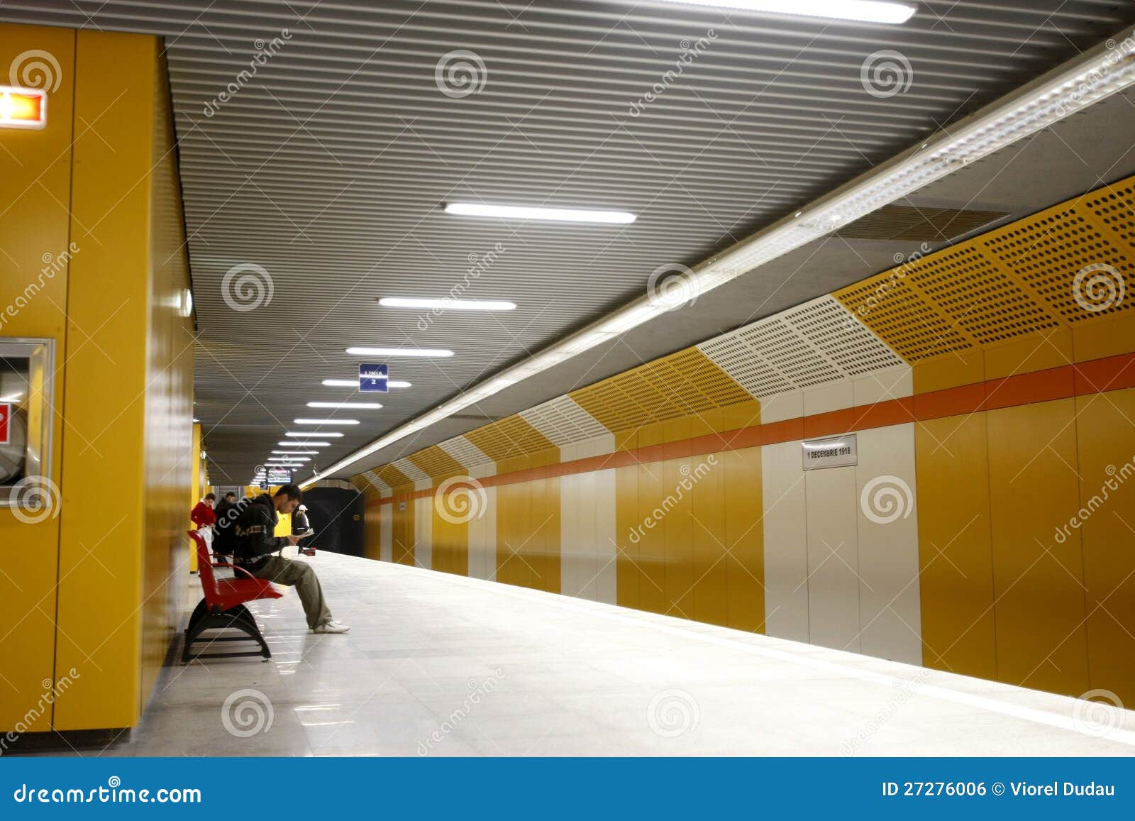Stazione Di Metro a Bucarest Fotografia Editoriale - Immagine di ...