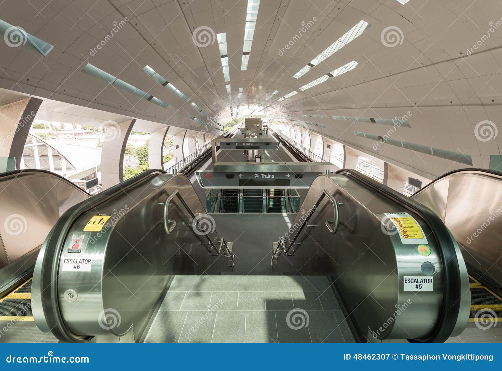 Stazione Ferroviaria Della Scala Mobile Immagine Stock - Immagine di ...